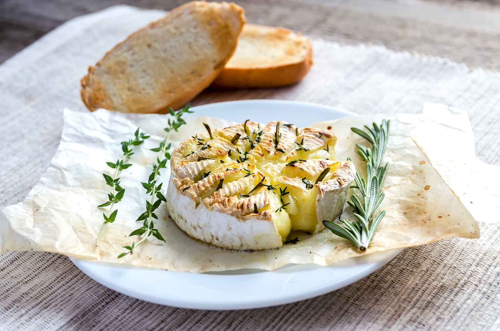 Cuisine - Recette Camembert au four : facile et succulent à souhait